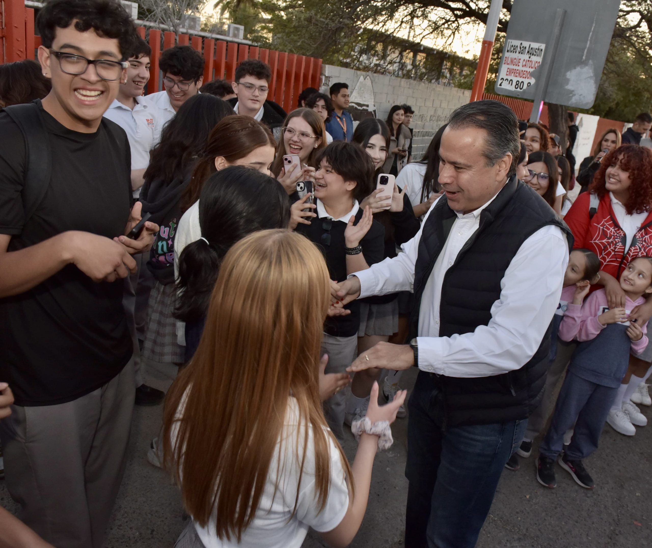 Brinda Toño Astiazarán seguridad a estudiantes de Cobach Reforma con ...